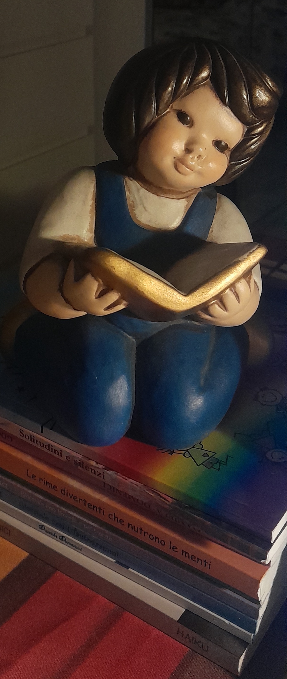 Daniela che legge, composizione autoreferenziale con versi esasillabici ...